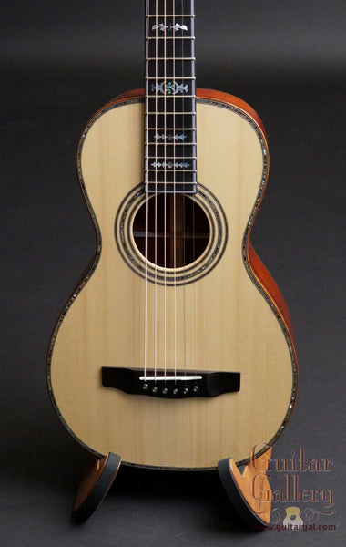 T Drew Heinonen Parlor Guitar – Guitar Gallery